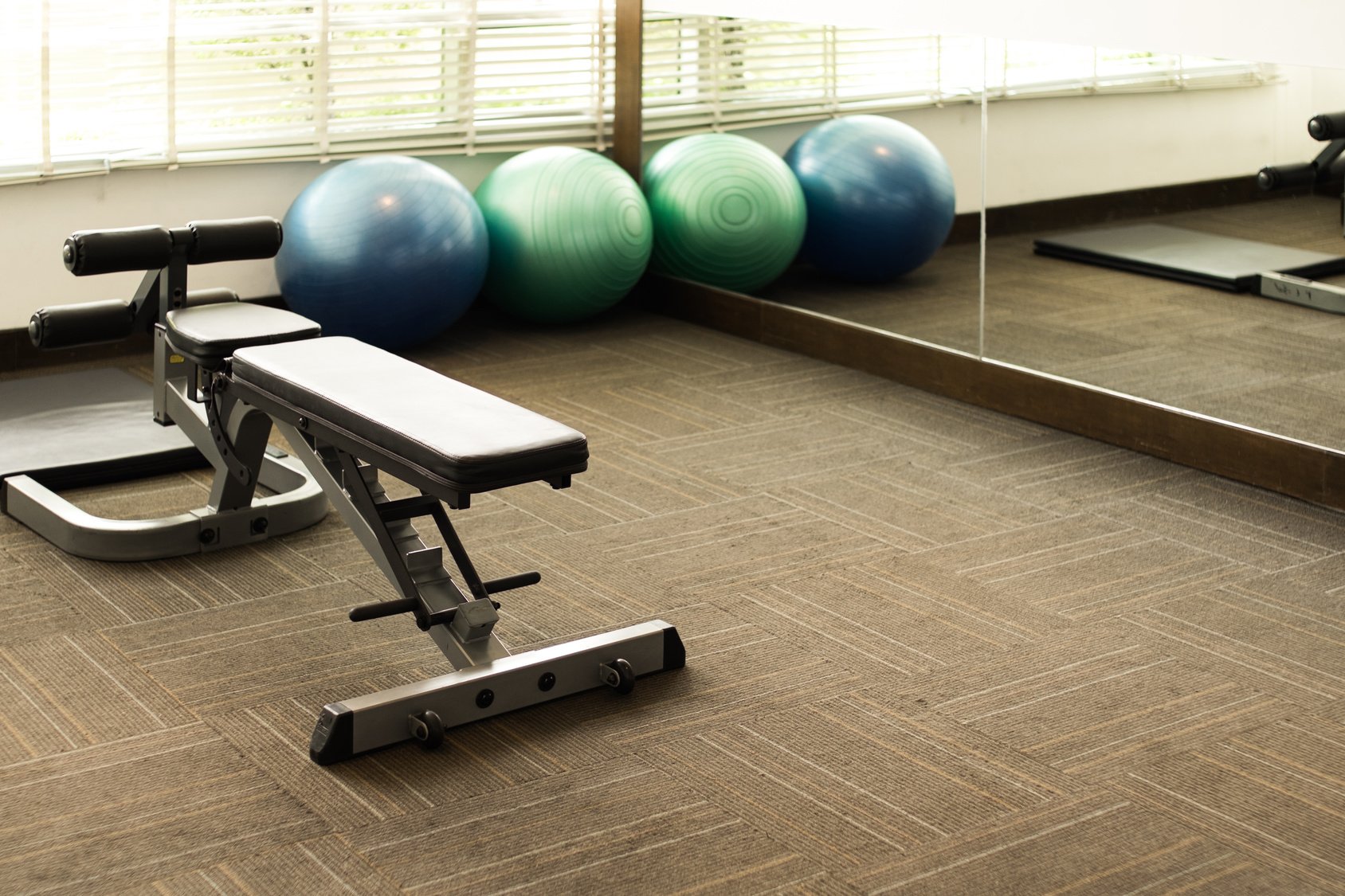 How to Use Weight Bench with Leg Rollers-Top Leg Workout